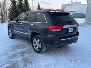 Black Jeep Grand Cherokee 2013 in Parnu, with an engine capacity of 3.00 L and mileage of 244 thousand km for 9990 €, photo 7 on AUTOMOTO.COM.LV