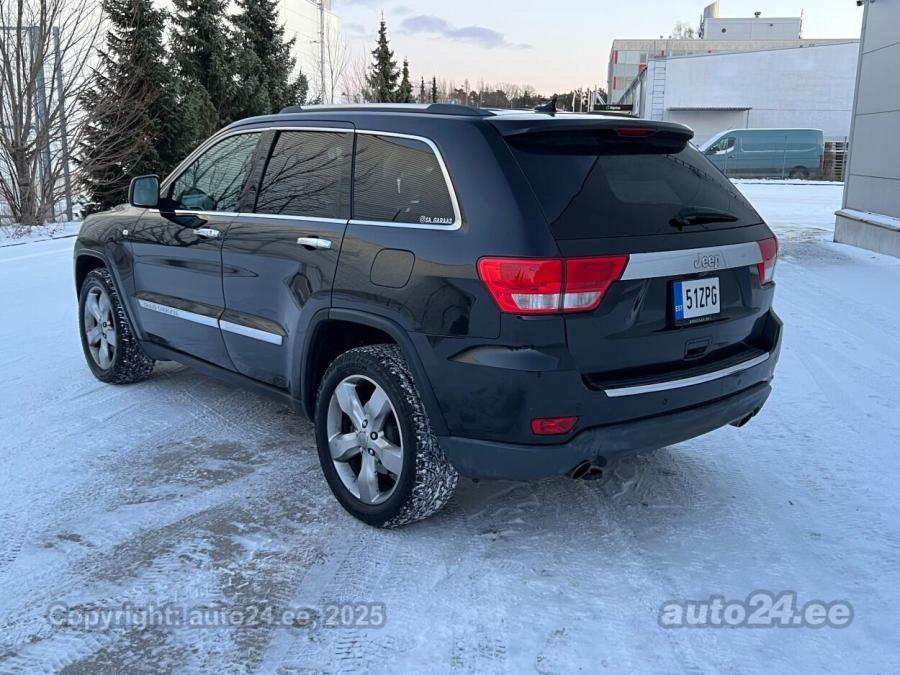 Black Jeep Grand Cherokee 2013 in Parnu, with an engine capacity of 3.00 L and mileage of 244 thousand km for 9990 €, photo 7 on AUTOMOTO.COM.LV