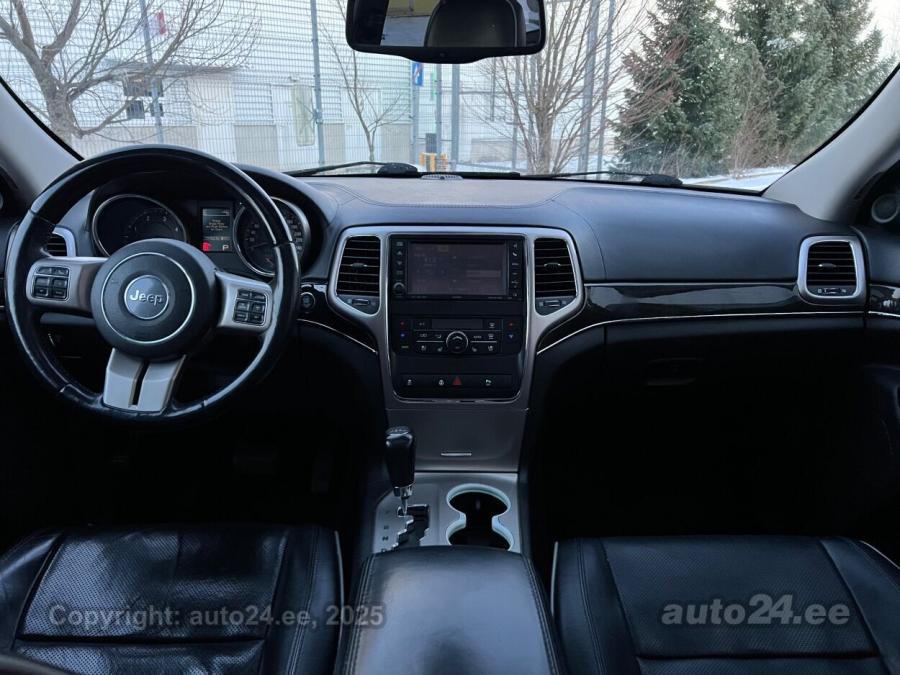 Black Jeep Grand Cherokee 2013 in Parnu, with an engine capacity of 3.00 L and mileage of 244 thousand km for 9990 €, photo 14 on AUTOMOTO.COM.LV