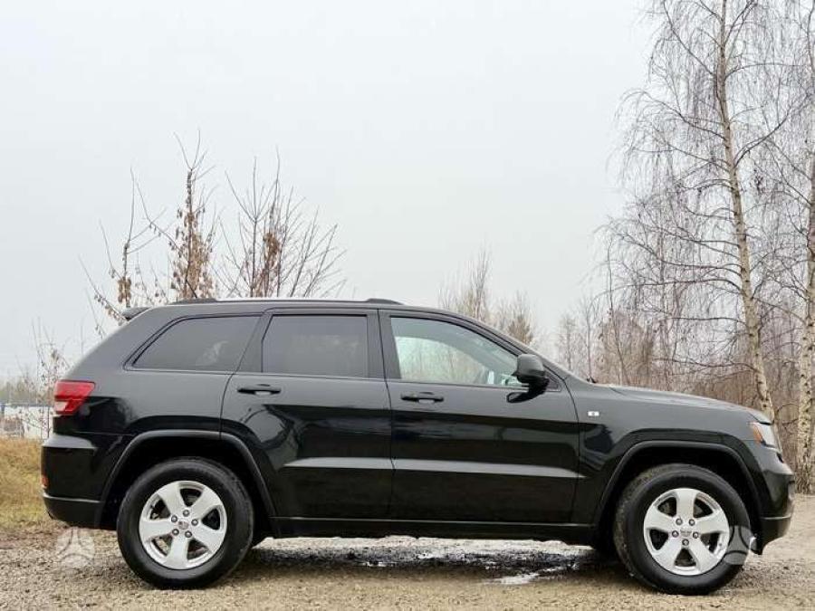 Black Jeep Grand Cherokee 2013 in Siauliai, with an engine capacity of 3.00 L and mileage of 284 thousand km for 13200 €, photo 15 on AUTOMOTO.COM.LV