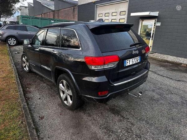 Black Jeep Grand Cherokee 2013 in Kaunas, with an engine capacity of 2.99 L and mileage of 218 thousand km for 6750 €, photo 7 on AUTOMOTO.COM.LV