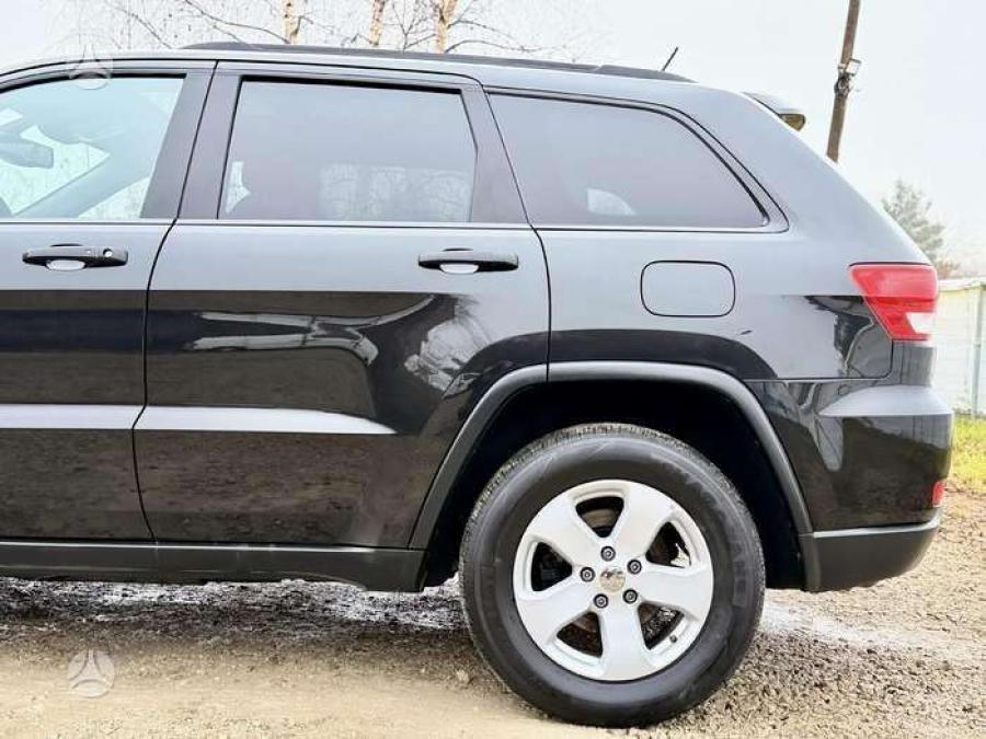 Melns Jeep Grand Cherokee 2013 Šauļi, ar dzinēja tilpumu 3.00 L un nobraukumu 284 tūkst. km par 13200 €, foto 12 vietnē AUTOMOTO.COM.LV