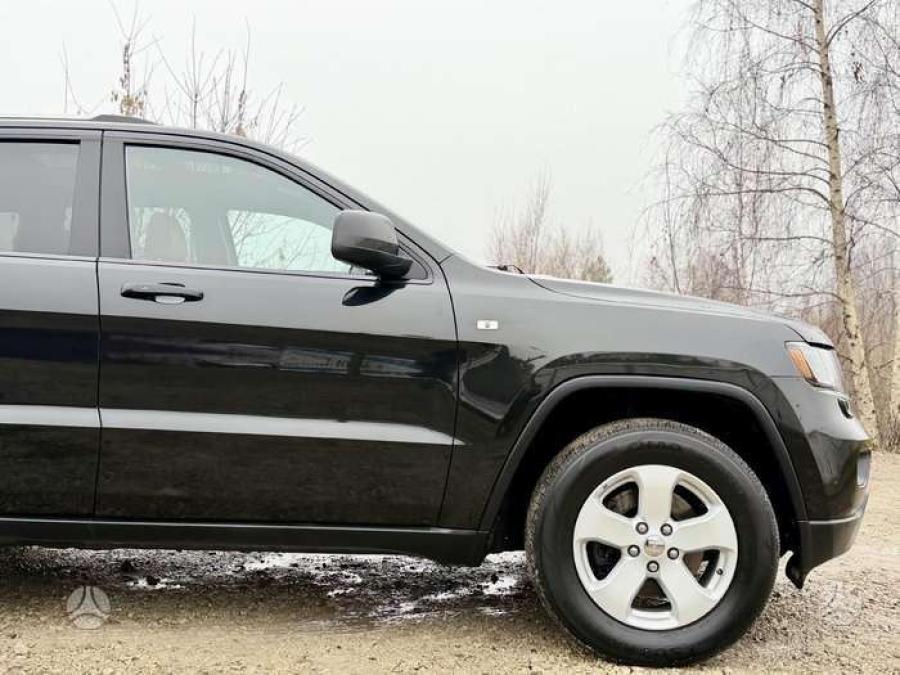 Black Jeep Grand Cherokee 2013 in Siauliai, with an engine capacity of 3.00 L and mileage of 284 thousand km for 13200 €, photo 11 on AUTOMOTO.COM.LV