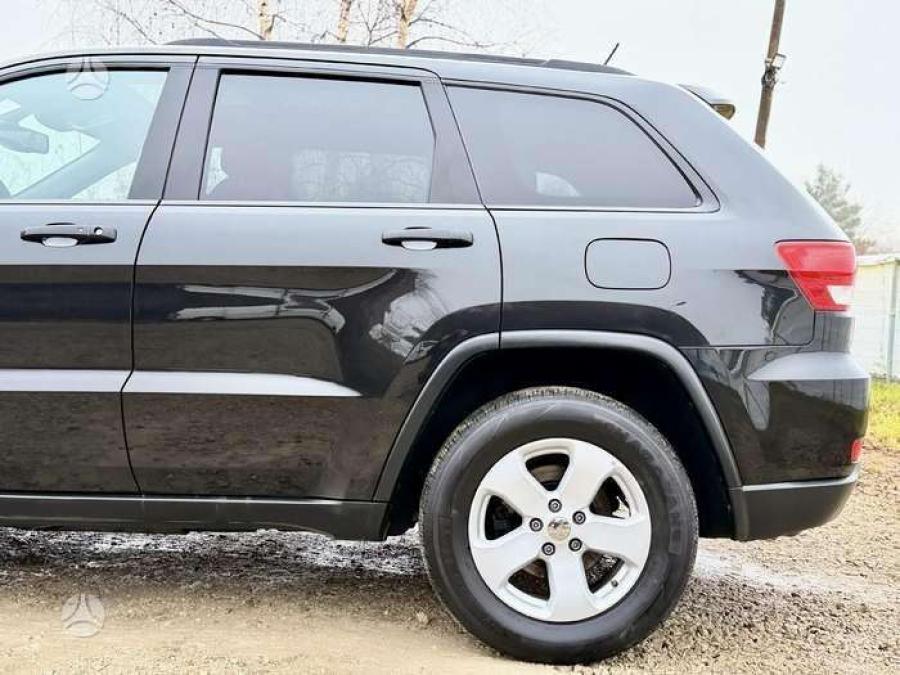 Black Jeep Grand Cherokee 2013 in Siauliai, with an engine capacity of 3.00 L and mileage of 284 thousand km for 13200 €, photo 13 on AUTOMOTO.COM.LV