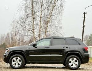 Black Jeep Grand Cherokee 2013 in Siauliai, with an engine capacity of 3.00 L and mileage of 284 thousand km for 13200 €, photo 14 on AUTOMOTO.COM.LV