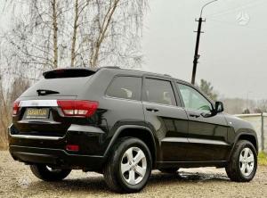 Black Jeep Grand Cherokee 2013 in Siauliai, with an engine capacity of 3.00 L and mileage of 284 thousand km for 13200 €, photo 4 on AUTOMOTO.COM.LV