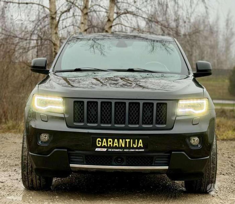 Black Jeep Grand Cherokee 2013 in Siauliai, with an engine capacity of 3.00 L and mileage of 284 thousand km for 13200 €, photo 5 on AUTOMOTO.COM.LV