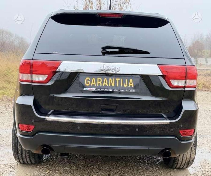Black Jeep Grand Cherokee 2013 in Siauliai, with an engine capacity of 3.00 L and mileage of 284 thousand km for 13200 €, photo 6 on AUTOMOTO.COM.LV