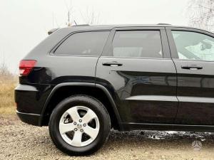 Black Jeep Grand Cherokee 2013 in Siauliai, with an engine capacity of 3.00 L and mileage of 284 thousand km for 13200 €, photo 9 on AUTOMOTO.COM.LV