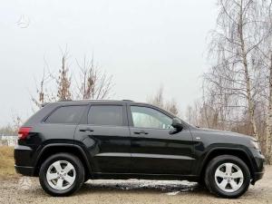 Black Jeep Grand Cherokee 2013 in Siauliai, with an engine capacity of 3.00 L and mileage of 284 thousand km for 13200 €, photo 14 on AUTOMOTO.COM.LV