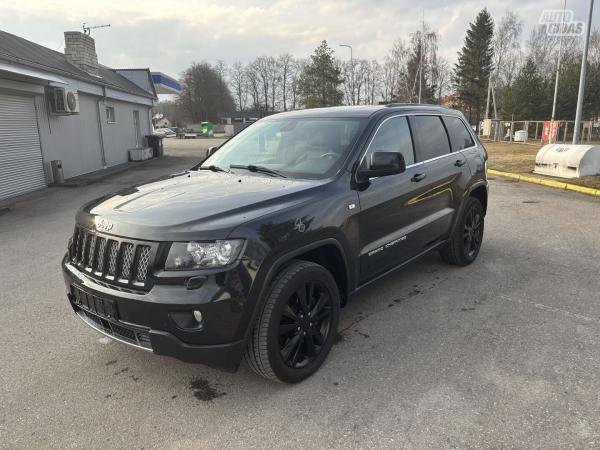 Black Jeep Grand Cherokee 2013 in Vilkaviskis, with an engine capacity of 3.00 L and mileage of 112 thousand km for 10500 €, photo 1 on AUTOMOTO.COM.LV
