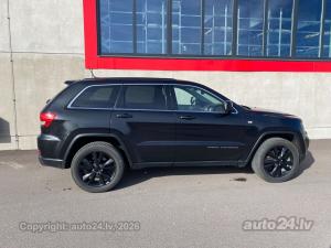 Black Jeep Grand Cherokee 2013 in Rakvere, with an engine capacity of 3.00 L and mileage of 249 thousand km for 10900 €, photo 4 on AUTOMOTO.COM.LV