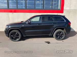Black Jeep Grand Cherokee 2013 in Rakvere, with an engine capacity of 3.00 L and mileage of 249 thousand km for 10900 €, photo 5 on AUTOMOTO.COM.LV