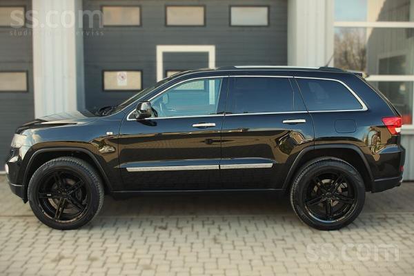 Black Jeep Grand Cherokee 2013 in Riga, with an engine capacity of 3.00 L and mileage of 0 thousand km for 11990 €, photo 3 on AUTOMOTO.COM.LV