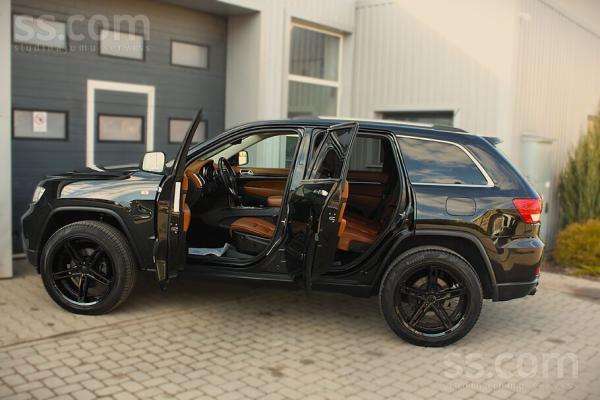 Black Jeep Grand Cherokee 2013 in Riga, with an engine capacity of 3.00 L and mileage of 0 thousand km for 11990 €, photo 9 on AUTOMOTO.COM.LV