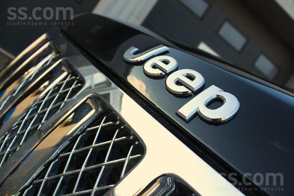 Black Jeep Grand Cherokee 2013 in Riga, with an engine capacity of 3.00 L and mileage of 0 thousand km for 11990 €, photo 10 on AUTOMOTO.COM.LV