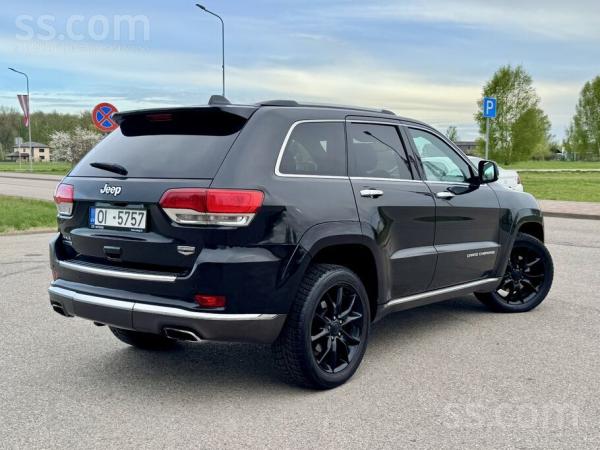 Black Jeep Grand Cherokee 2013 in Riga, with an engine capacity of 3.00 L and mileage of 283 thousand km for 11900 €, photo 5 on AUTOMOTO.COM.LV