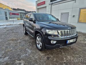 Black Jeep Grand Cherokee 2013 in Riga, with an engine capacity of 3.00 L and mileage of 299 thousand km for 12300 €, photo 3 on AUTOMOTO.COM.LV