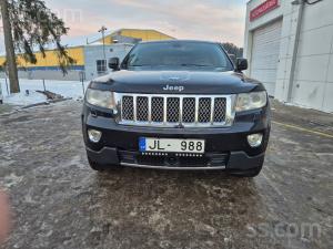 Black Jeep Grand Cherokee 2013 in Riga, with an engine capacity of 3.00 L and mileage of 299 thousand km for 12300 €, photo 6 on AUTOMOTO.COM.LV
