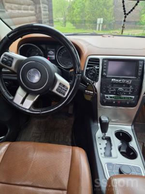Black Jeep Grand Cherokee 2013 in Riga, with an engine capacity of 3.00 L and mileage of 299 thousand km for 12300 €, photo 12 on AUTOMOTO.COM.LV