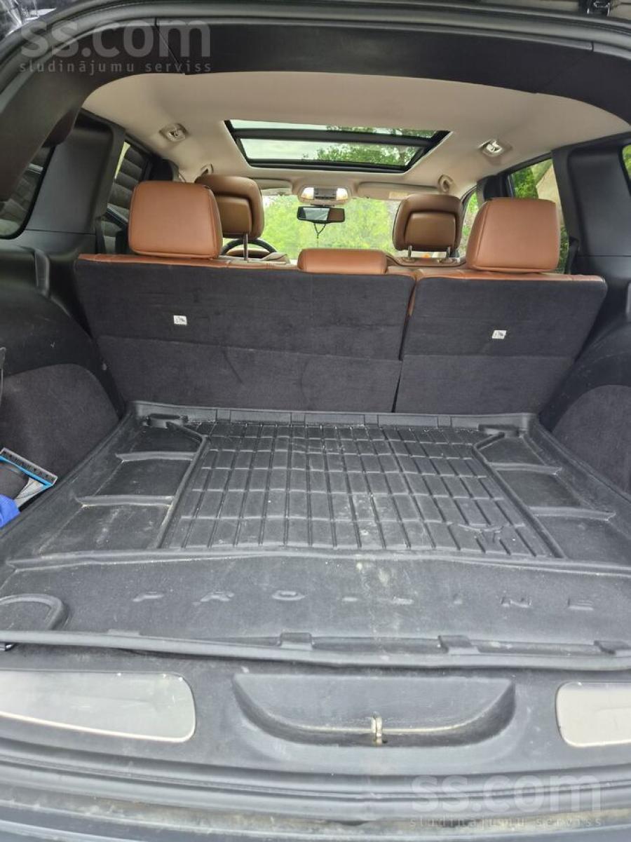 Black Jeep Grand Cherokee 2013 in Riga, with an engine capacity of 3.00 L and mileage of 299 thousand km for 12300 €, photo 14 on AUTOMOTO.COM.LV