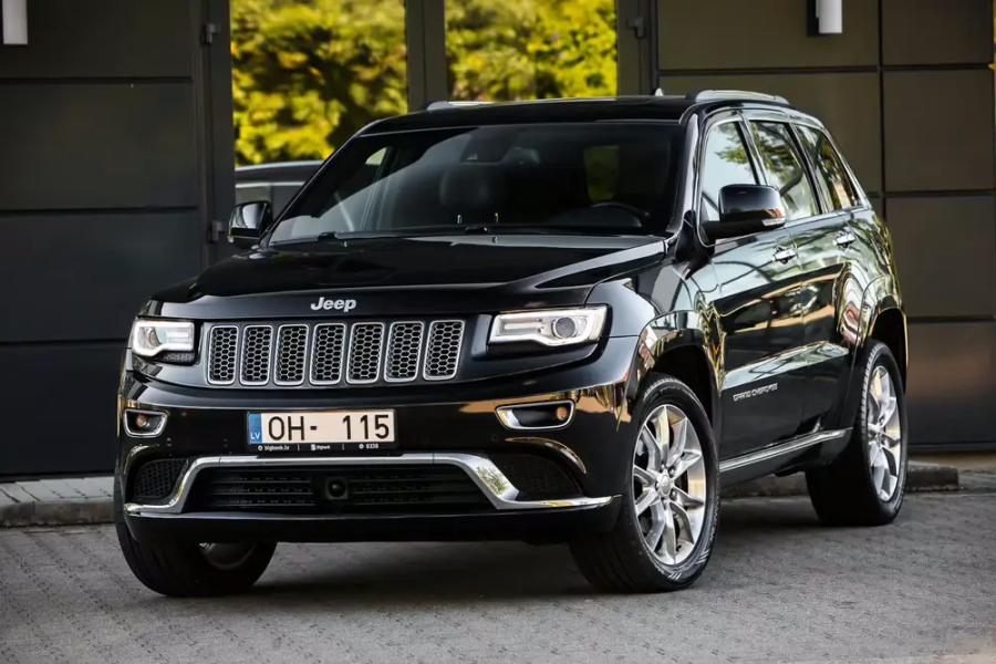 Melns Jeep Grand Cherokee 2013 Jelgava, ar dzinēja tilpumu 3.00 L un nobraukumu 215 tūkst. km par 10300 €, foto 1 vietnē AUTOMOTO.COM.LV