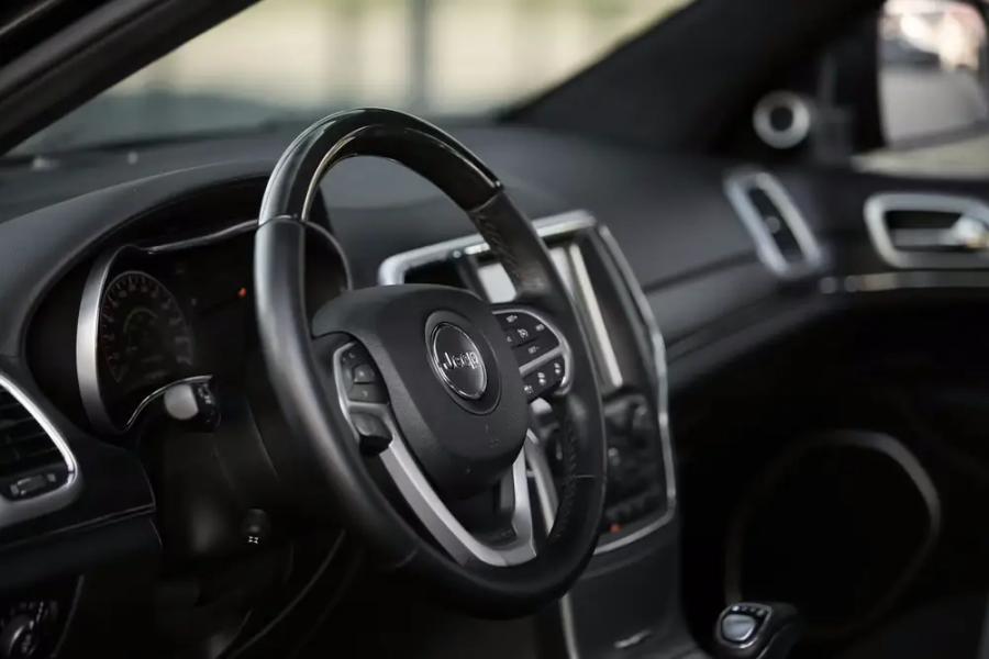 Melns Jeep Grand Cherokee 2013 Jelgava, ar dzinēja tilpumu 3.00 L un nobraukumu 215 tūkst. km par 10300 €, foto 16 vietnē AUTOMOTO.COM.LV