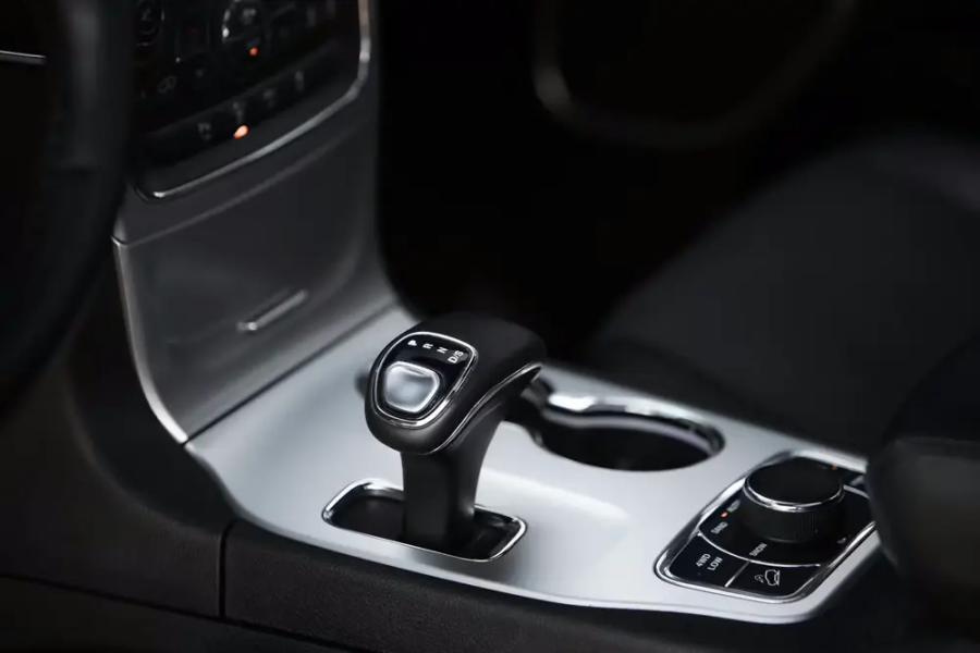 Melns Jeep Grand Cherokee 2013 Jelgava, ar dzinēja tilpumu 3.00 L un nobraukumu 215 tūkst. km par 10300 €, foto 17 vietnē AUTOMOTO.COM.LV
