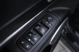 Melns Jeep Grand Cherokee 2013 Jelgava, ar dzinēja tilpumu 3.00 L un nobraukumu 215 tūkst. km par 10300 €, foto 22 vietnē AUTOMOTO.COM.LV