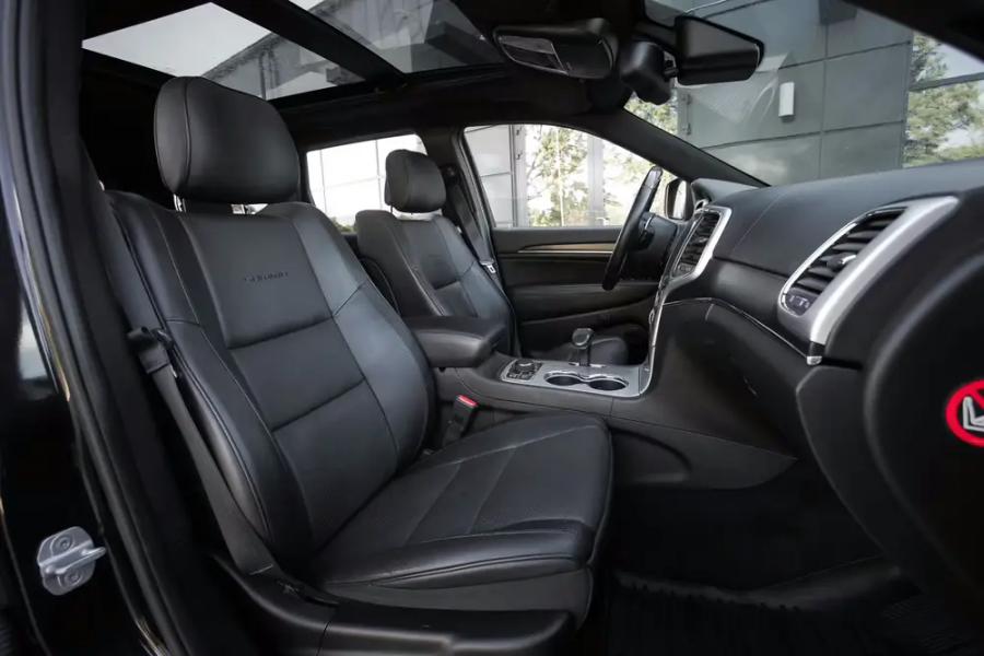 Melns Jeep Grand Cherokee 2013 Jelgava, ar dzinēja tilpumu 3.00 L un nobraukumu 215 tūkst. km par 10300 €, foto 26 vietnē AUTOMOTO.COM.LV
