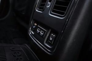 Melns Jeep Grand Cherokee 2013 Jelgava, ar dzinēja tilpumu 3.00 L un nobraukumu 215 tūkst. km par 10300 €, foto 29 vietnē AUTOMOTO.COM.LV
