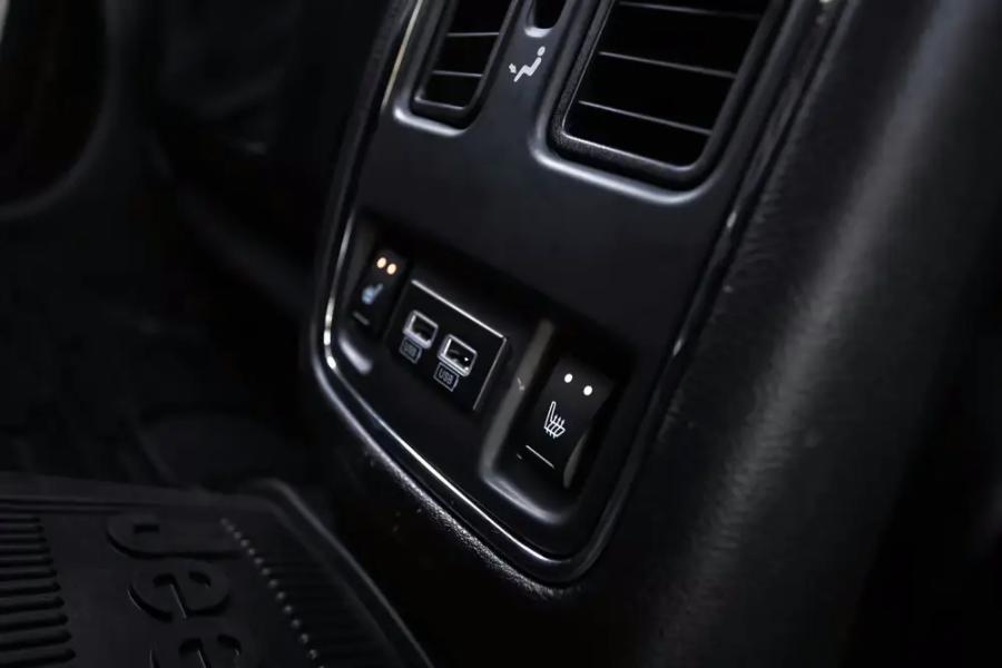 Melns Jeep Grand Cherokee 2013 Jelgava, ar dzinēja tilpumu 3.00 L un nobraukumu 215 tūkst. km par 10300 €, foto 29 vietnē AUTOMOTO.COM.LV
