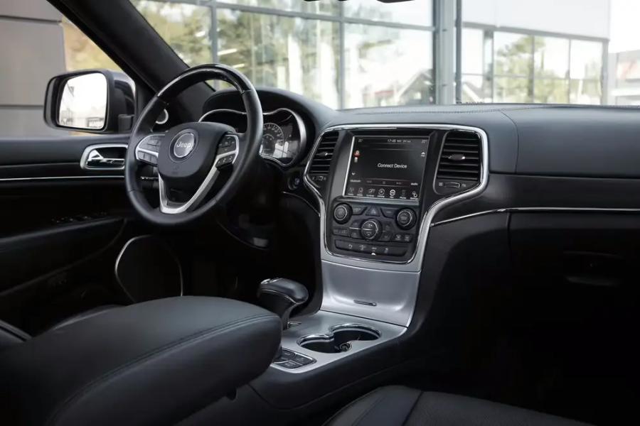 Melns Jeep Grand Cherokee 2013 Jelgava, ar dzinēja tilpumu 3.00 L un nobraukumu 215 tūkst. km par 10300 €, foto 31 vietnē AUTOMOTO.COM.LV