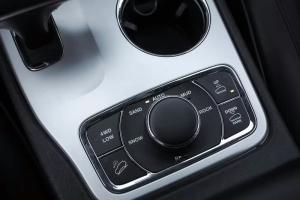 Melns Jeep Grand Cherokee 2013 Jelgava, ar dzinēja tilpumu 3.00 L un nobraukumu 215 tūkst. km par 10300 €, foto 42 vietnē AUTOMOTO.COM.LV