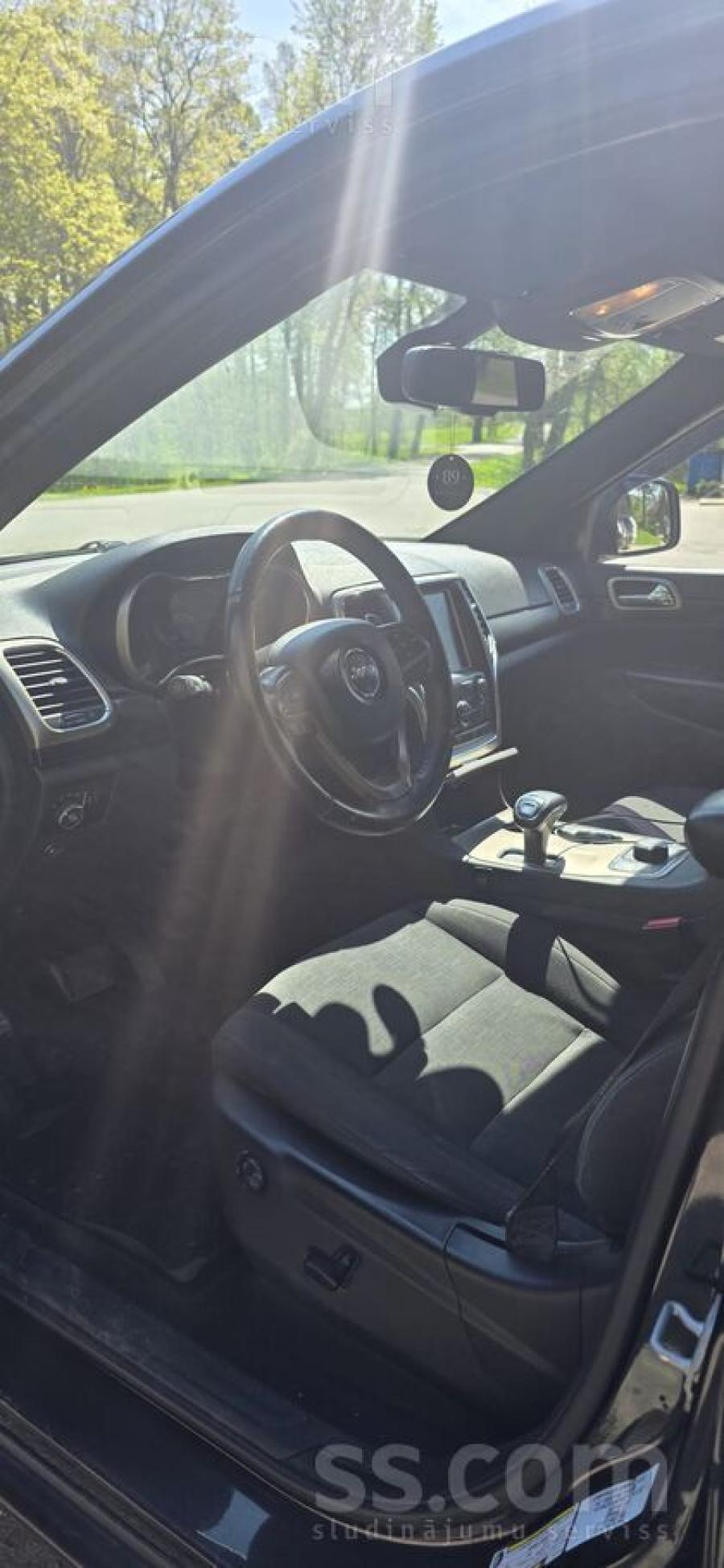 Melns Jeep Grand Cherokee 2013 Valmiera, ar dzinēja tilpumu 3.00 L un nobraukumu 311 tūkst. km par 13550 €, foto 5 vietnē AUTOMOTO.COM.LV