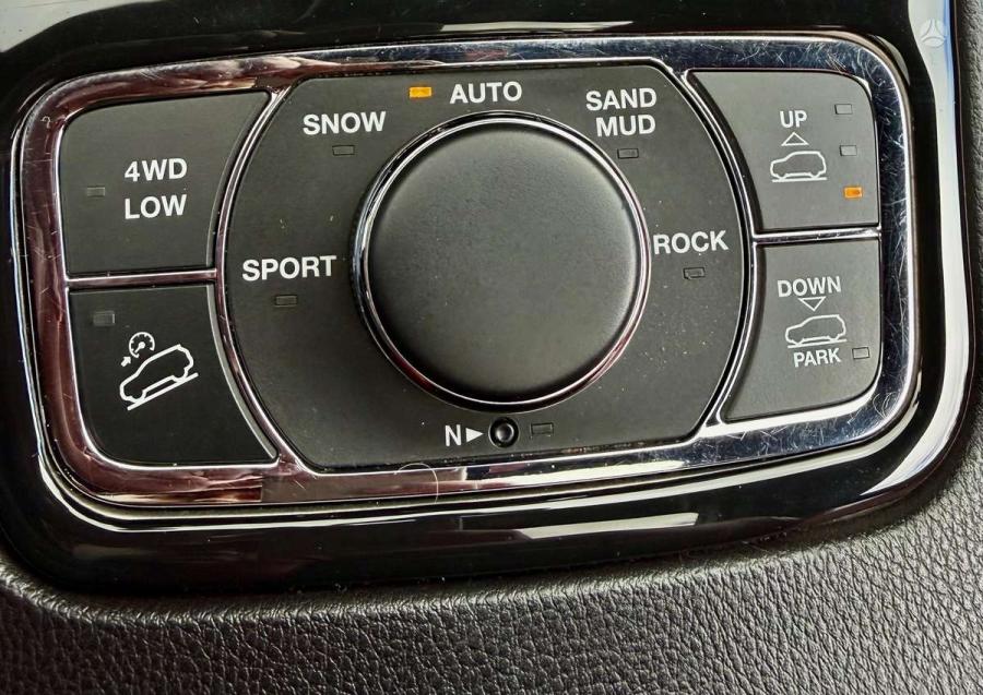 Melns Jeep Grand Cherokee 2013 Šauļi, ar dzinēja tilpumu 2.99 L un nobraukumu 284 tūkst. km par 13200 €, foto 43 vietnē AUTOMOTO.COM.LV