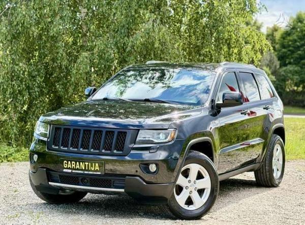 Black Jeep Grand Cherokee 2013 in Siauliai, with an engine capacity of 2.99 L and mileage of 284 thousand km for 13200 €, photo 2 on AUTOMOTO.COM.LV