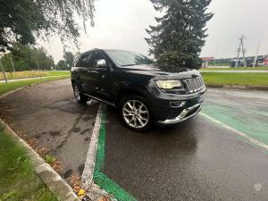 Melns Jeep Grand Cherokee 2013 Tauragė, ar dzinēja tilpumu 2.99 L un nobraukumu 229 tūkst. km par 9000 €, foto  vietnē AUTOMOTO.COM.LV