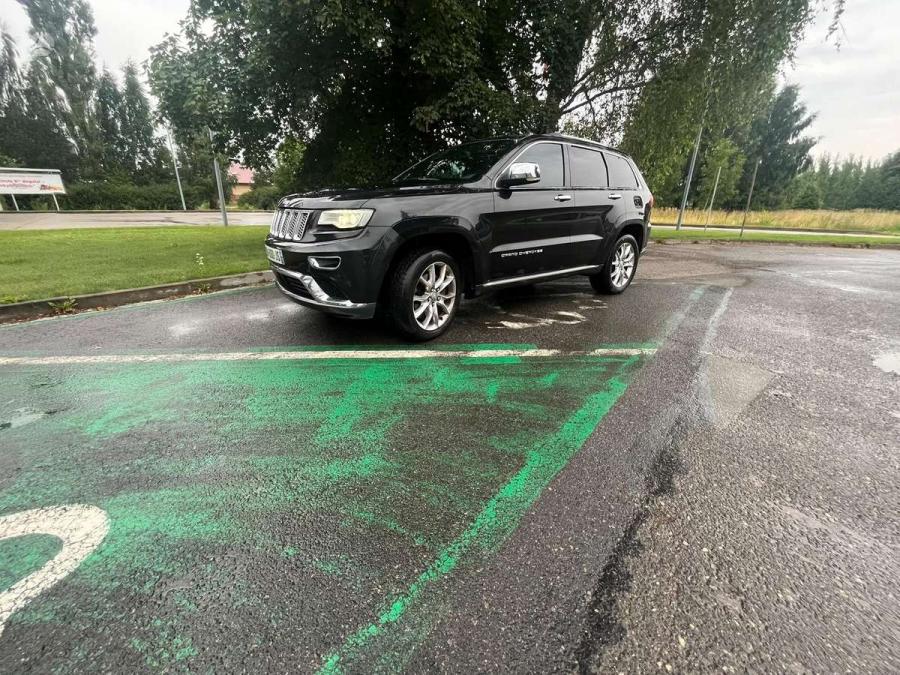 Melns Jeep Grand Cherokee 2013 Tauragė, ar dzinēja tilpumu 2.99 L un nobraukumu 229 tūkst. km par 9000 €, foto 4 vietnē AUTOMOTO.COM.LV