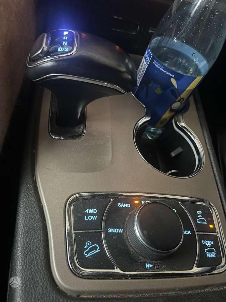Melns Jeep Grand Cherokee 2013 Tauragė, ar dzinēja tilpumu 2.99 L un nobraukumu 229 tūkst. km par 9000 €, foto 12 vietnē AUTOMOTO.COM.LV