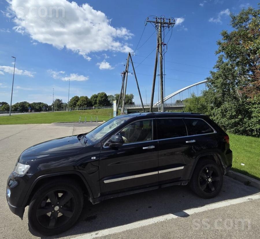 Melns Jeep Grand Cherokee 2013 Rīga, ar dzinēja tilpumu 3.00 L un nobraukumu 234 tūkst. km par 11300 €, foto 3 vietnē AUTOMOTO.COM.LV
