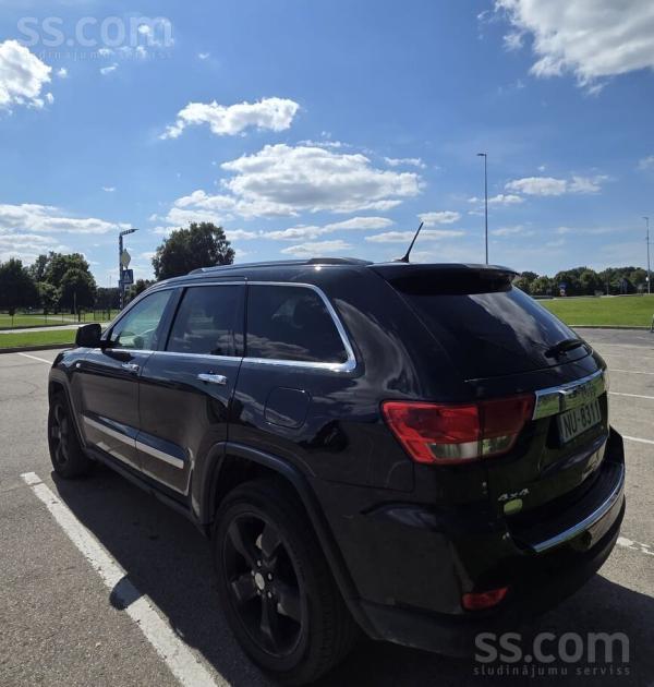 Black Jeep Grand Cherokee 2013 in Riga, with an engine capacity of 3.00 L and mileage of 234 thousand km for 11300 €, photo 3 on AUTOMOTO.COM.LV