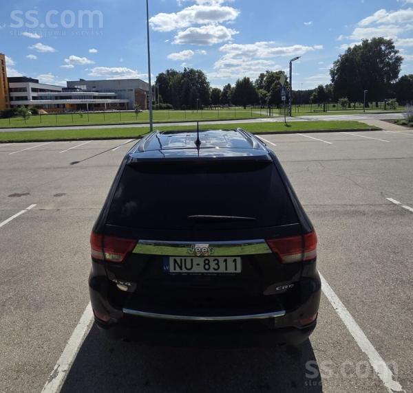 Black Jeep Grand Cherokee 2013 in Riga, with an engine capacity of 3.00 L and mileage of 234 thousand km for 11300 €, photo 4 on AUTOMOTO.COM.LV