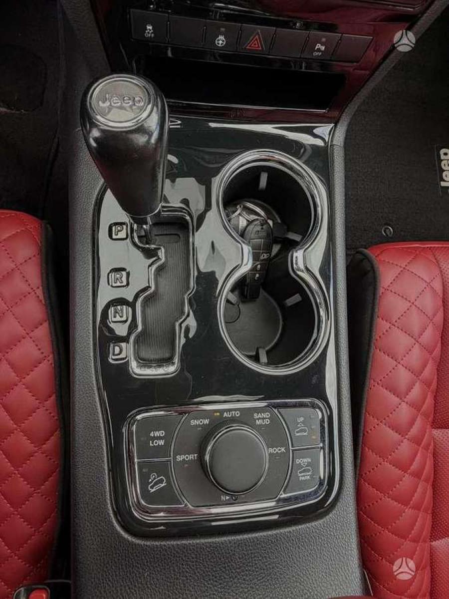 Melns Jeep Grand Cherokee 2013 Šauļi, ar dzinēja tilpumu 2.99 L un nobraukumu 284 tūkst. km par 13200 €, foto 39 vietnē AUTOMOTO.COM.LV