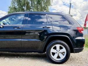Black Jeep Grand Cherokee 2013 in Siauliai, with an engine capacity of 2.99 L and mileage of 284 thousand km for 13200 €, photo 13 on AUTOMOTO.COM.LV