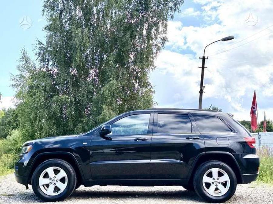 Black Jeep Grand Cherokee 2013 in Siauliai, with an engine capacity of 2.99 L and mileage of 284 thousand km for 13200 €, photo 14 on AUTOMOTO.COM.LV