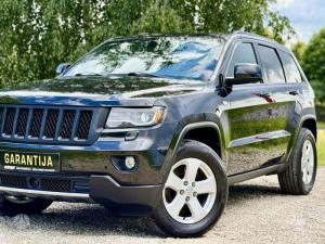 Black Jeep Grand Cherokee 2013 in Siauliai, with an engine capacity of 2.99 L and mileage of 284 thousand km for 13200 €, photo 17 on AUTOMOTO.COM.LV