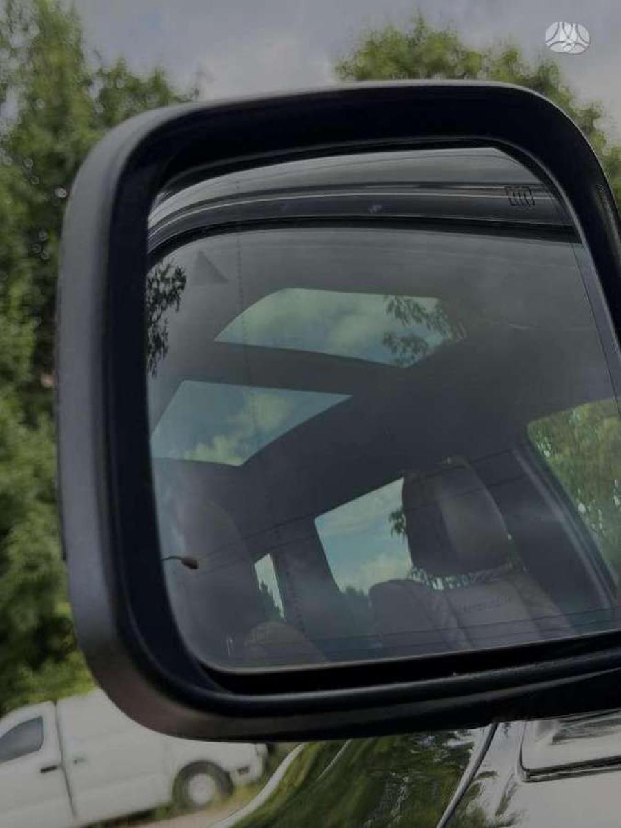 Black Jeep Grand Cherokee 2013 in Siauliai, with an engine capacity of 2.99 L and mileage of 284 thousand km for 13200 €, photo 25 on AUTOMOTO.COM.LV