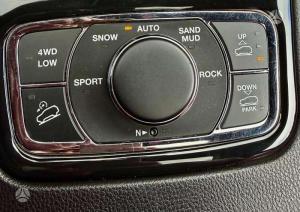 Black Jeep Grand Cherokee 2013 in Siauliai, with an engine capacity of 2.99 L and mileage of 284 thousand km for 13200 €, photo 43 on AUTOMOTO.COM.LV