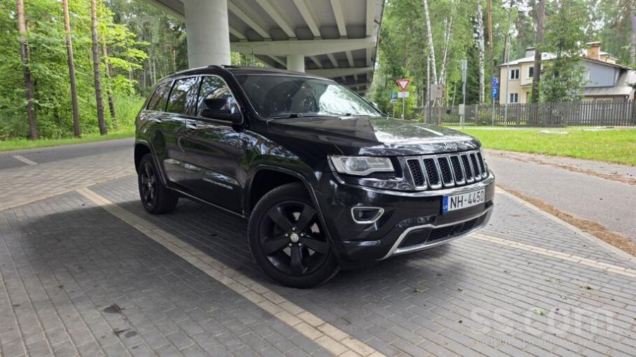 Black Jeep Grand Cherokee 2013 in Jurmala, with an engine capacity of 3.00 L and mileage of 342 thousand km for 14000 €, photo 1 on AUTOMOTO.COM.LV